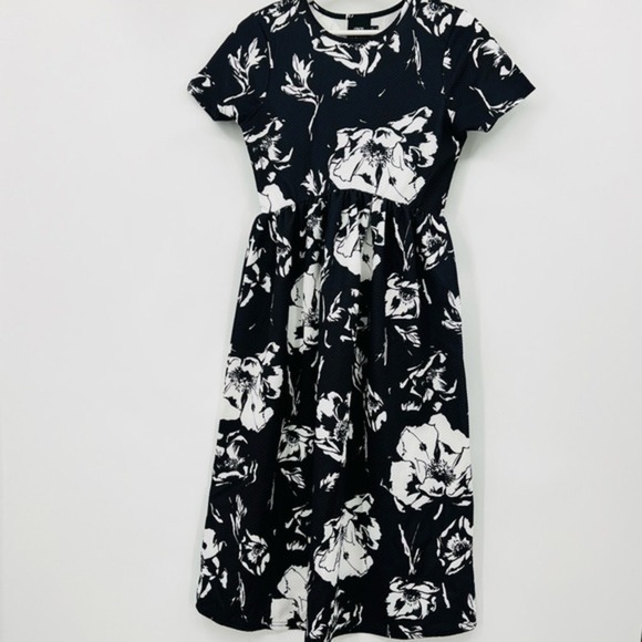 ASOS Maternity | Dresses | Asos Floral Black White Longer Length ...